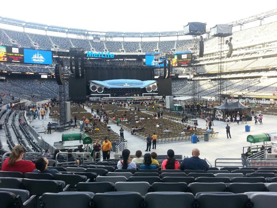 Section 129 at MetLife Stadium - RateYourSeats.com