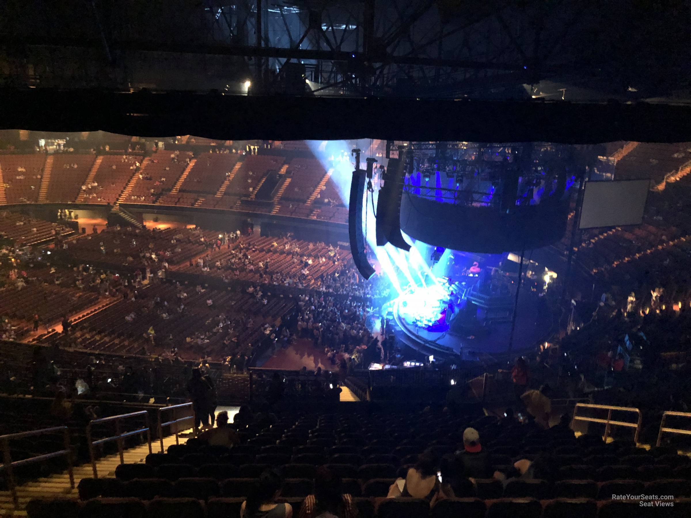 The Forum Section 213 - RateYourSeats.com